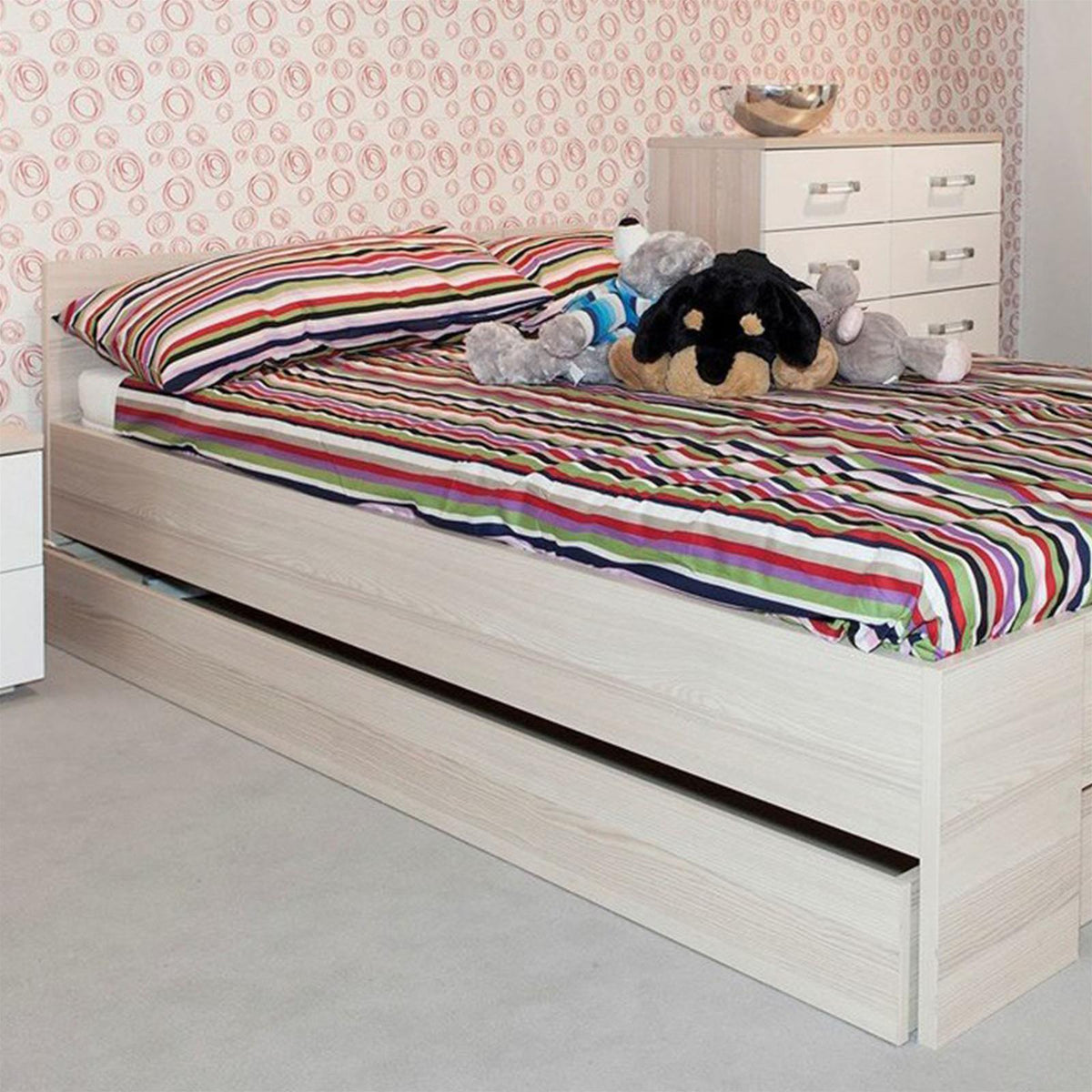 One large single bed, ash frame, modern design – Decorspace.EU